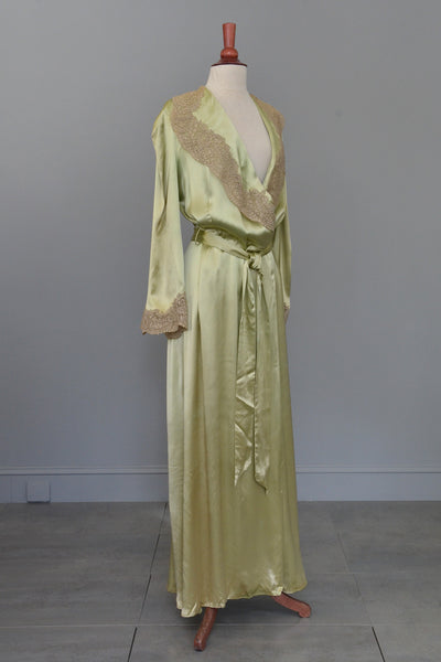 Vintage Avocado Green Satin and Lace Robe | VintageVirtuosa